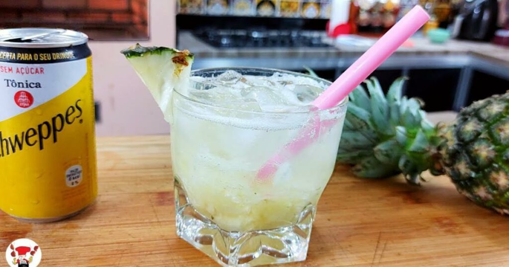 Como Fazer Caipirinha de Abacaxi e Água Tônica (Drink Sem Álcool)