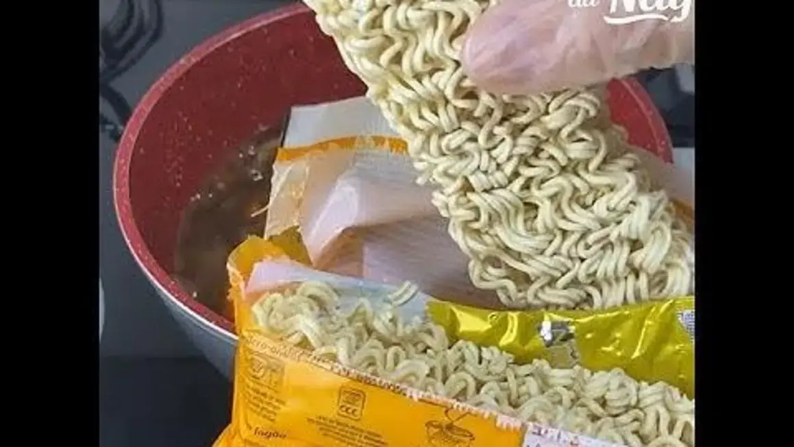 Receita de Banquete de Miojo: Prepare uma Deliciosa Refeição Gourmet em ...