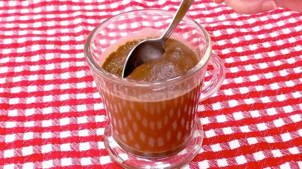Receita de Chocolate Quente Cremoso: Uma Bebida Fácil e Deliciosa para ...